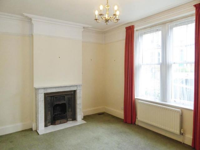 4 bedroom terraced house to rent