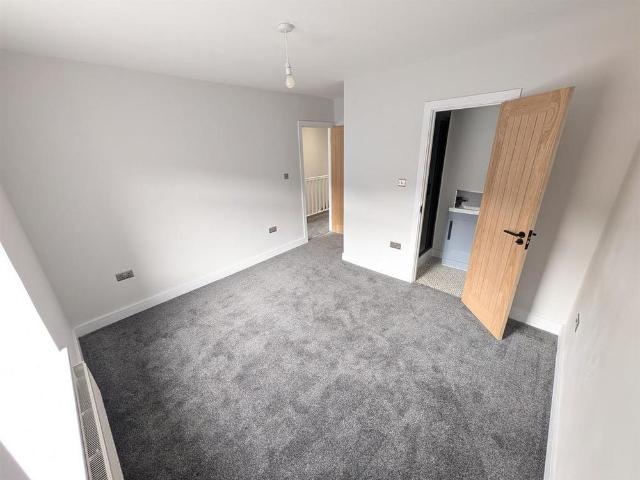 4 bedroom terraced house to rent
