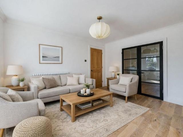 4 bedroom terraced house to rent