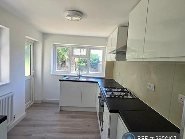 4 bedroom terraced house to rent