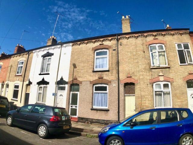 4 bedroom terraced house to rent
