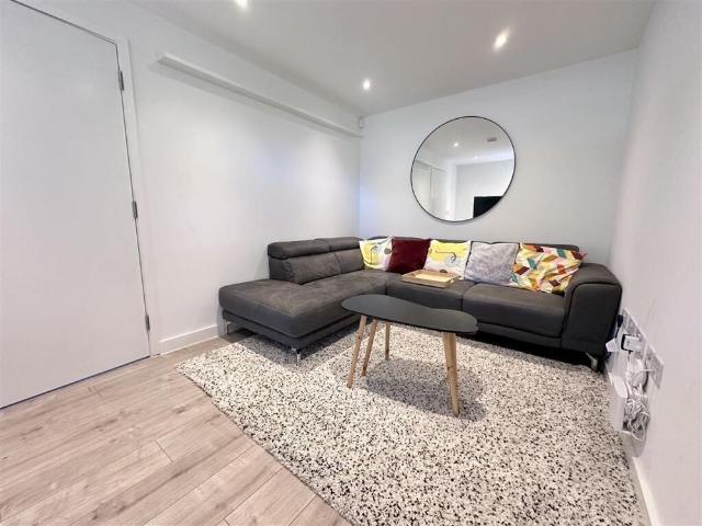 4 bedroom terraced house to rent