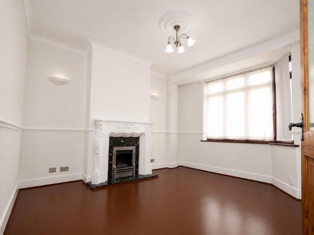 4 bedroom terraced house to rent