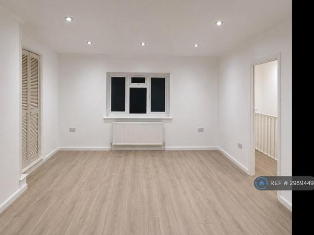 4 bedroom terraced house to rent
