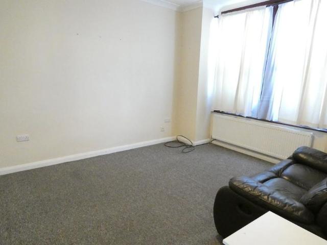 4 bedroom terraced house to rent