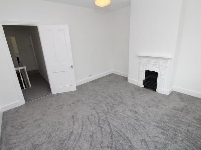 4 bedroom terraced house to rent