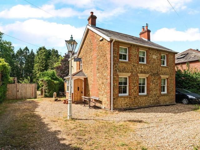 4 bedroom terraced house to rent