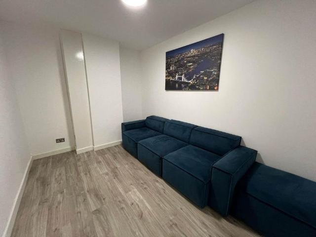 4 bedroom terraced house to rent