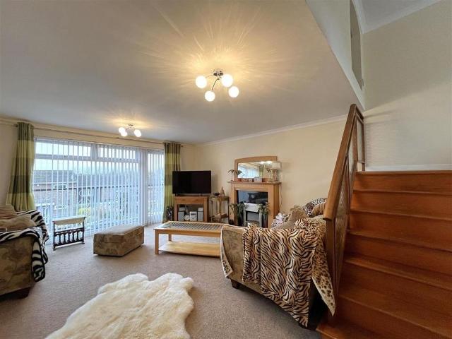 4 bedroom terraced house to rent