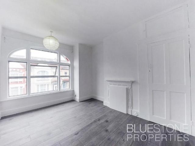 4 bedroom terraced house to rent