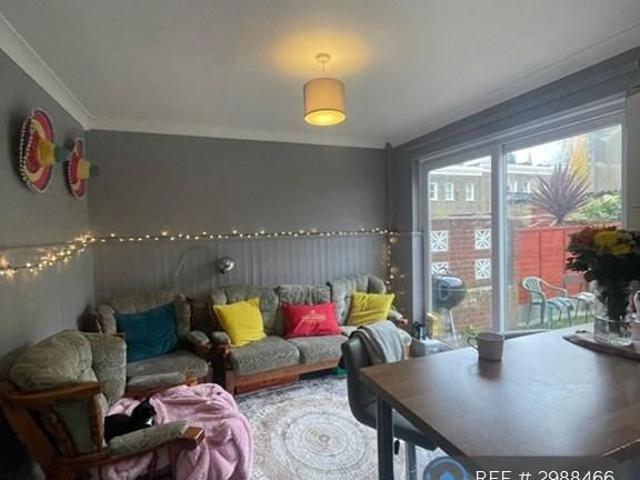 4 bedroom terraced house to rent