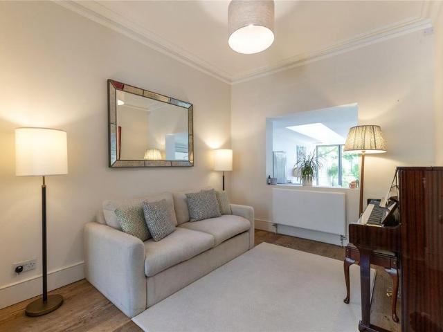4 bedroom terraced house to rent