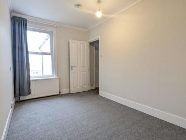 4 bedroom terraced house to rent