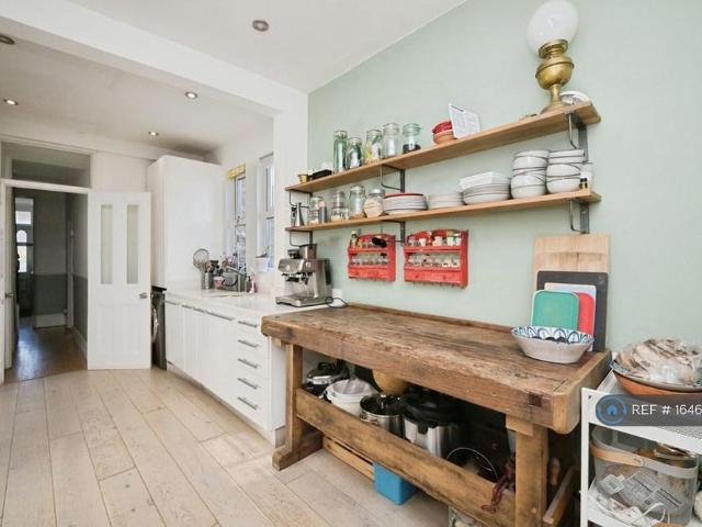 4 bedroom terraced house to rent