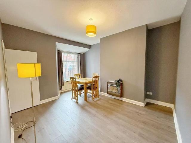 4 bedroom terraced house to rent