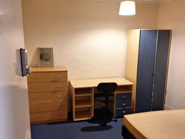 4 bedroom terraced house to rent
