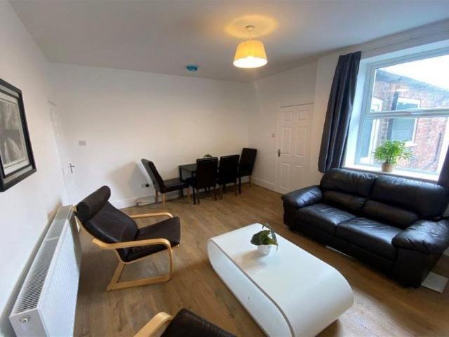 4 bedroom terraced house to rent