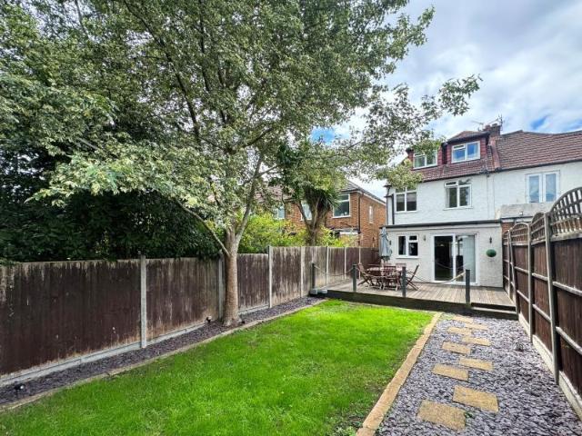 4 bedroom terraced house to rent