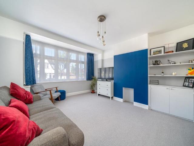 4 bedroom terraced house to rent
