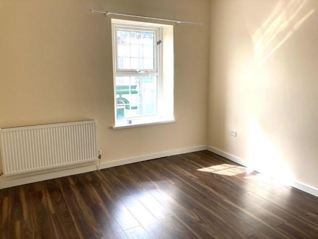 4 bedroom terraced house to rent
