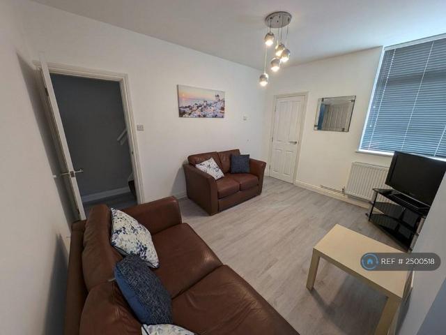 4 bedroom terraced house to rent