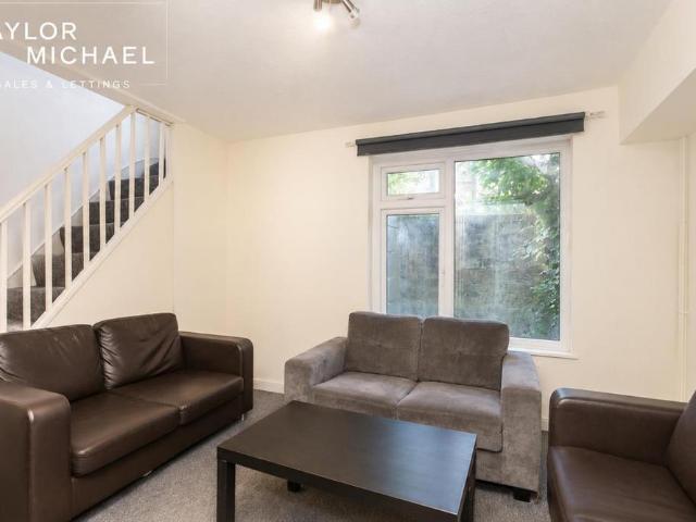 4 bedroom terraced house to rent