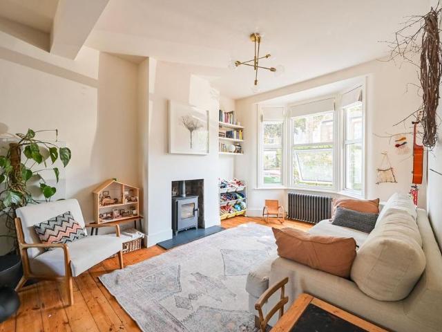 4 bedroom terraced house to rent