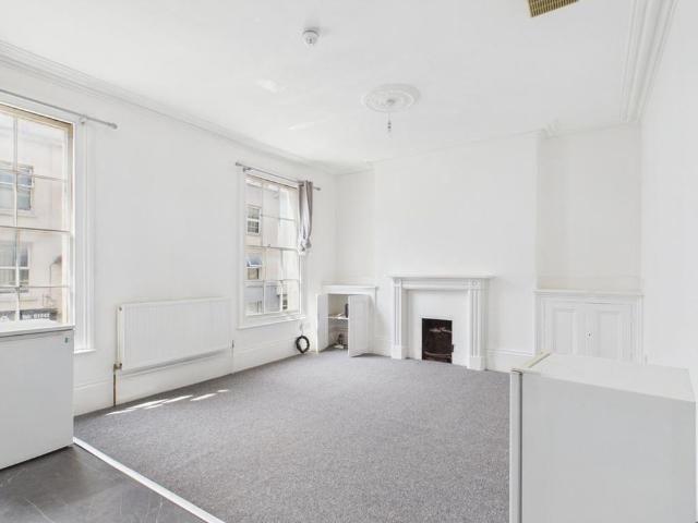 4 bedroom terraced house to rent