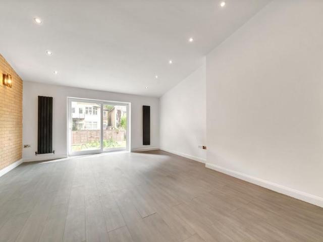 4 bedroom terraced house to rent