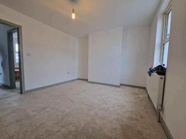 4 bedroom terraced house to rent