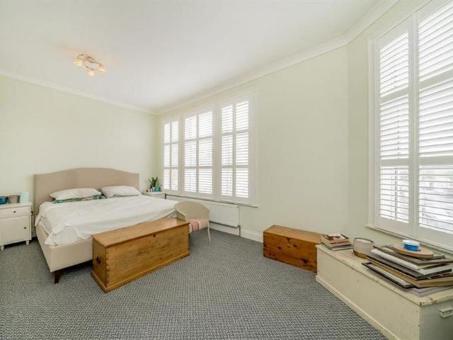 4 bedroom terraced house to rent