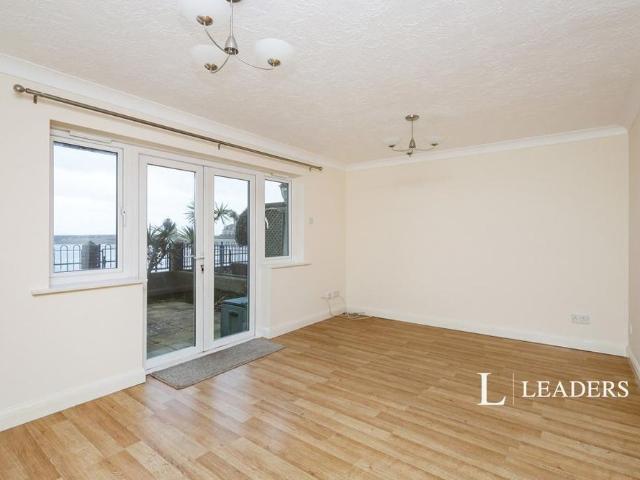 4 bedroom terraced house to rent