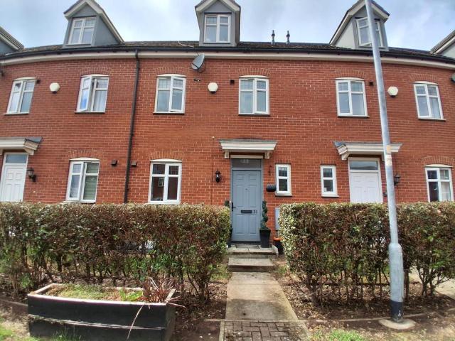 4 bedroom terraced house to rent