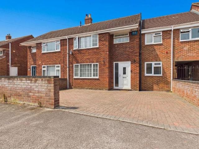 4 bedroom terraced house to rent