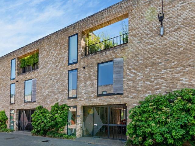 4 bedroom terraced house to rent