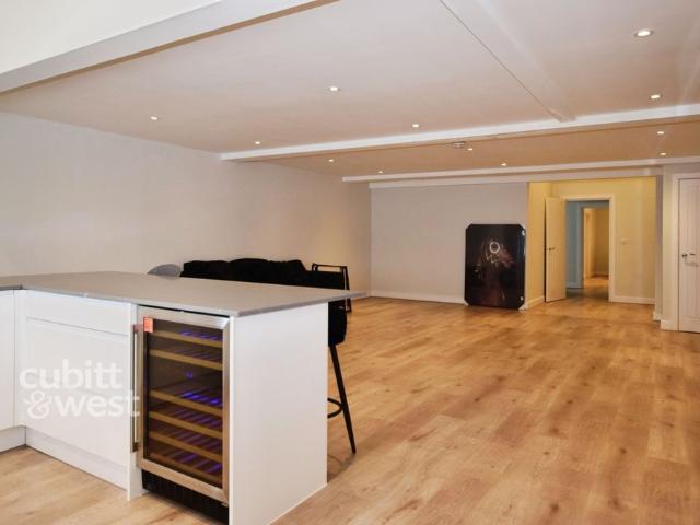 4 bedroom terraced house to rent