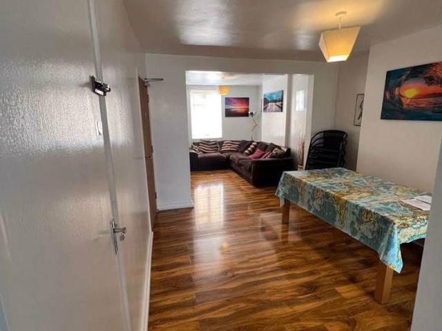 4 bedroom terraced house to rent