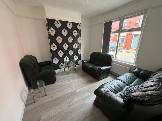 4 bedroom terraced house to rent