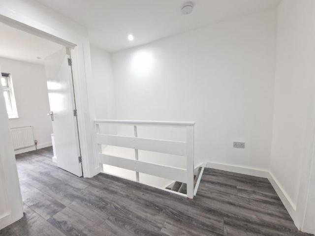 4 bedroom terraced house to rent