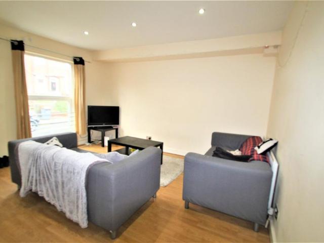 4 bedroom terraced house to rent