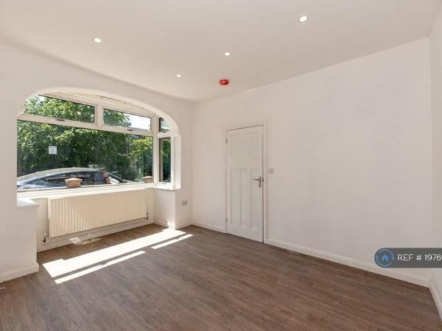 4 bedroom terraced house to rent