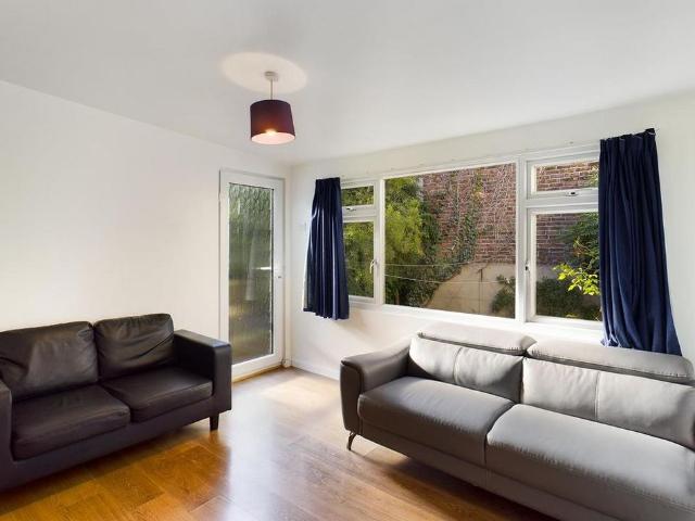4 bedroom terraced house to rent