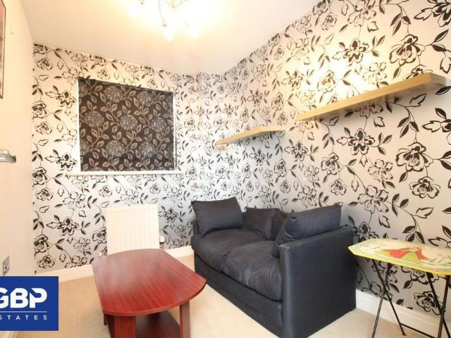 4 bedroom terraced house to rent