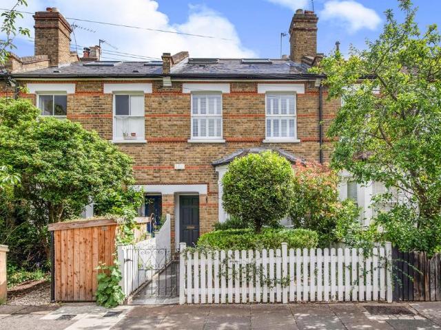 4 bedroom terraced house to rent