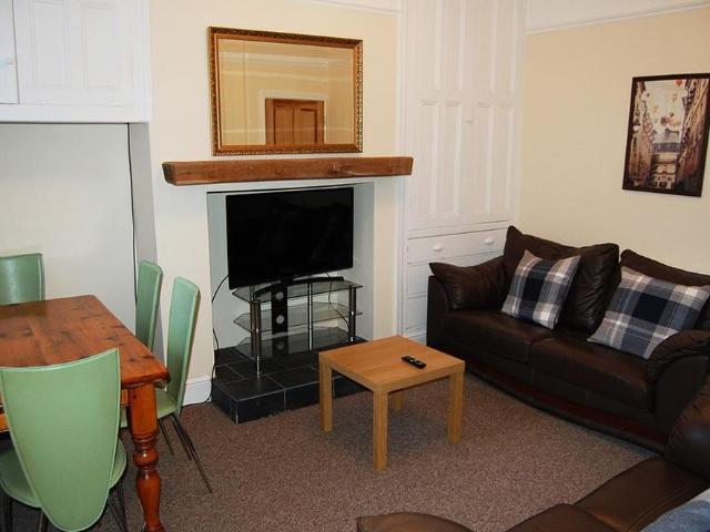 4 bedroom terraced house to rent