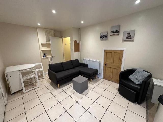 4 bedroom terraced house to rent