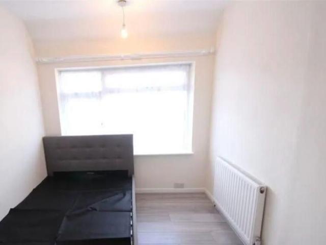 4 bedroom terraced house to rent