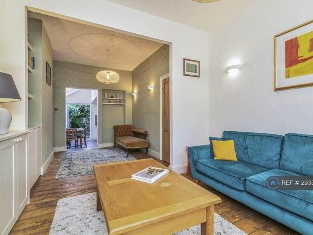 4 bedroom terraced house to rent