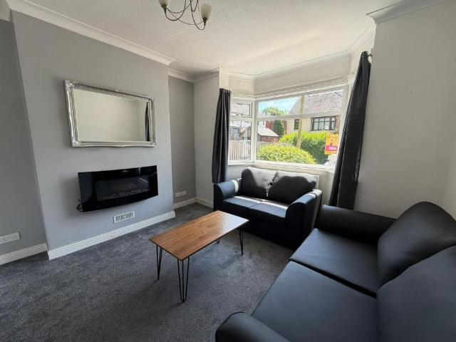 4 bedroom terraced house to rent