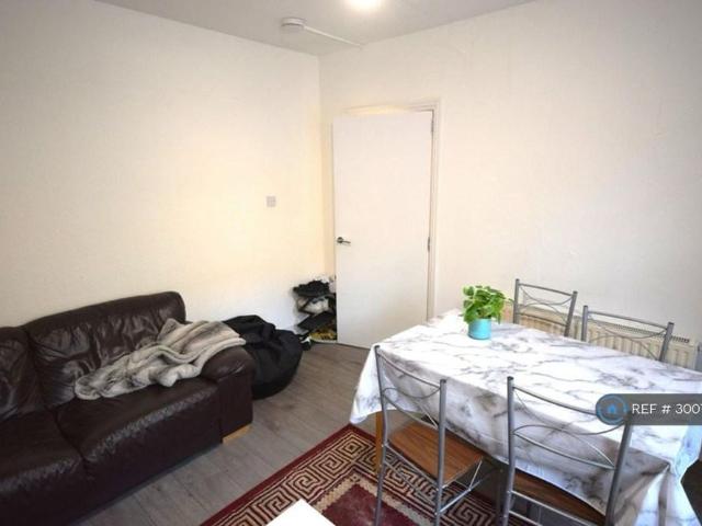 4 bedroom terraced house to rent